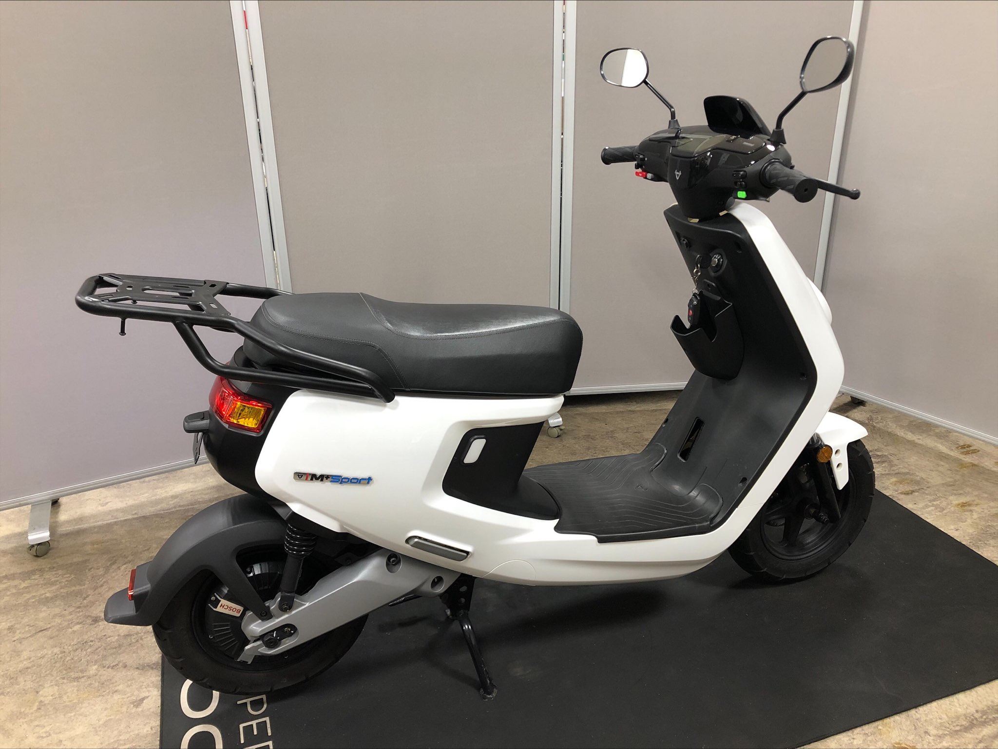 【ご成約済み】認定中古車両 niu M+Sport 2019年 ホワイト｜電動バイク XEAM(ジーム)